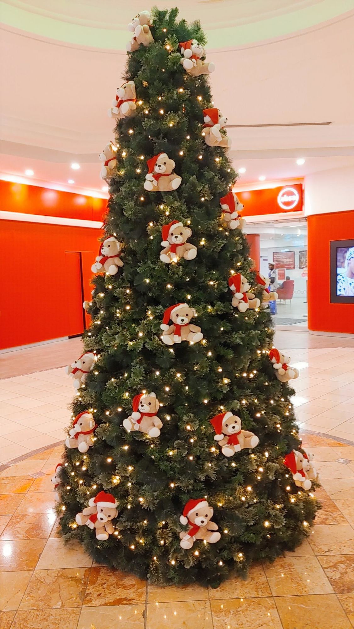 Hyde Park Corner lights up for the festive season – Mzansi Life & Style ...